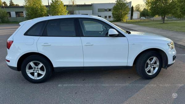 White Audi Q5 2011 in Utena, with an engine capacity of 1.97 L and mileage of 441 thousand km for 6150 €, photo 6 on AUTOMOTO.COM.LV