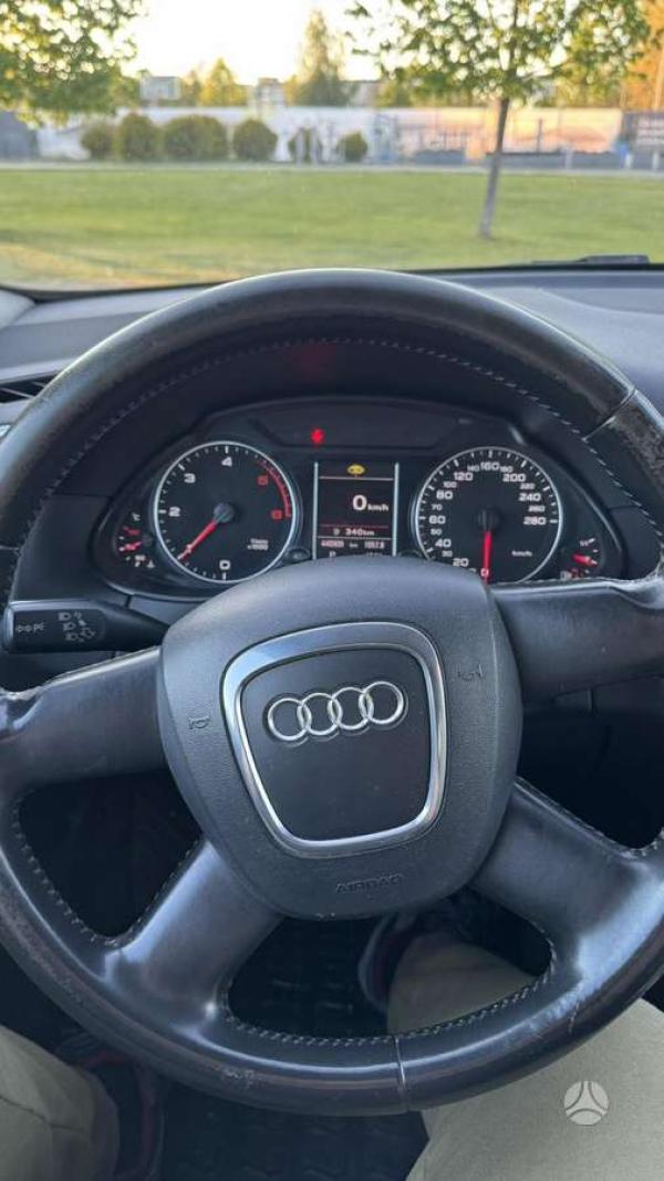 White Audi Q5 2011 in Utena, with an engine capacity of 1.97 L and mileage of 441 thousand km for 6150 €, photo 7 on AUTOMOTO.COM.LV