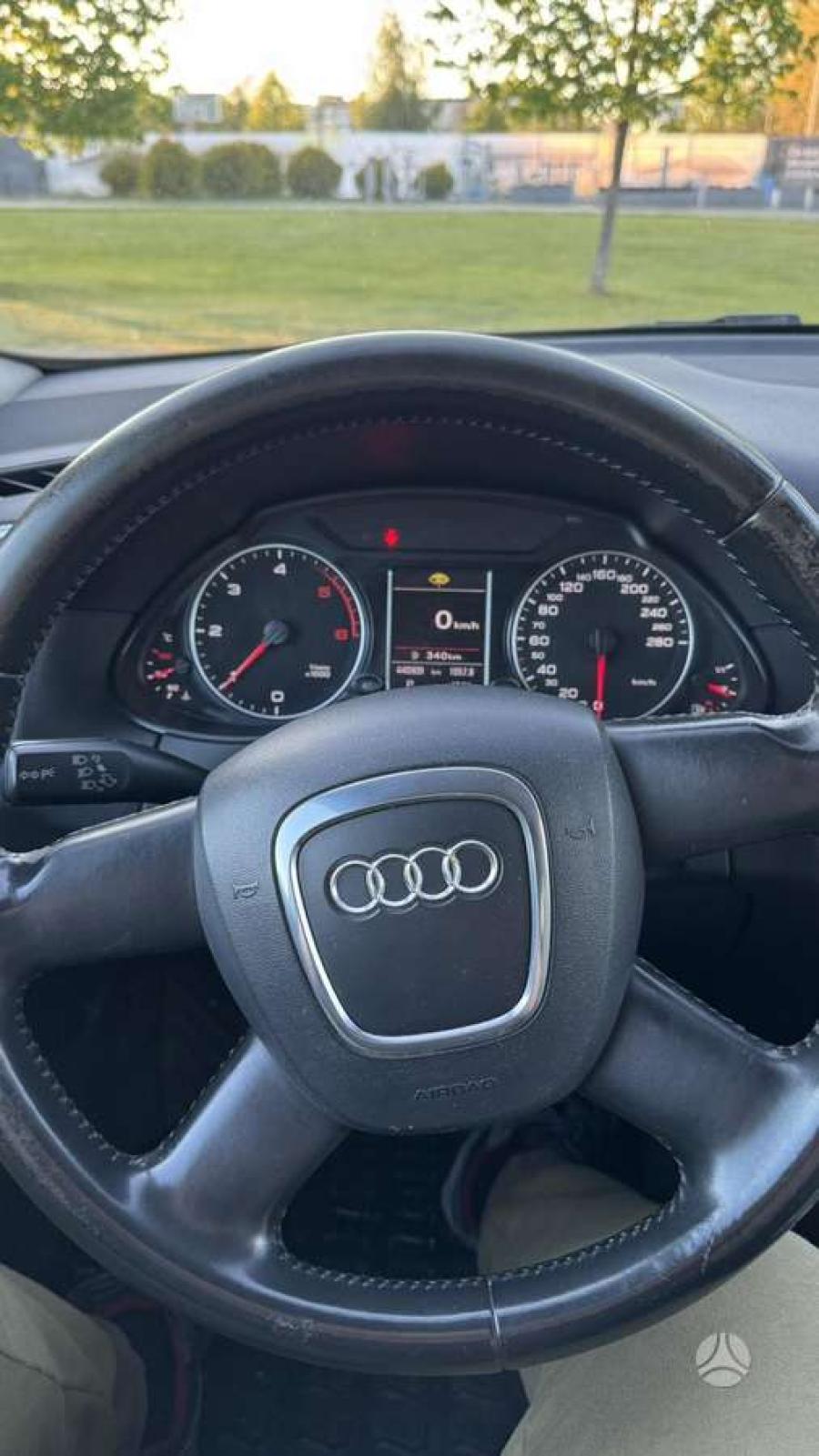 White Audi Q5 2011 in Utena, with an engine capacity of 1.97 L and mileage of 441 thousand km for 6150 €, photo 7 on AUTOMOTO.COM.LV
