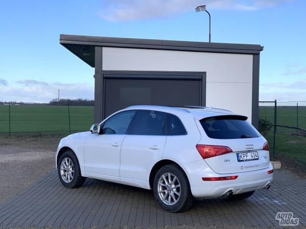 White Audi Q5 2012 in Kaunas, with an engine capacity of 2.00 L and mileage of 294 thousand km for 7999 €, photo 4 on AUTOMOTO.COM.LV