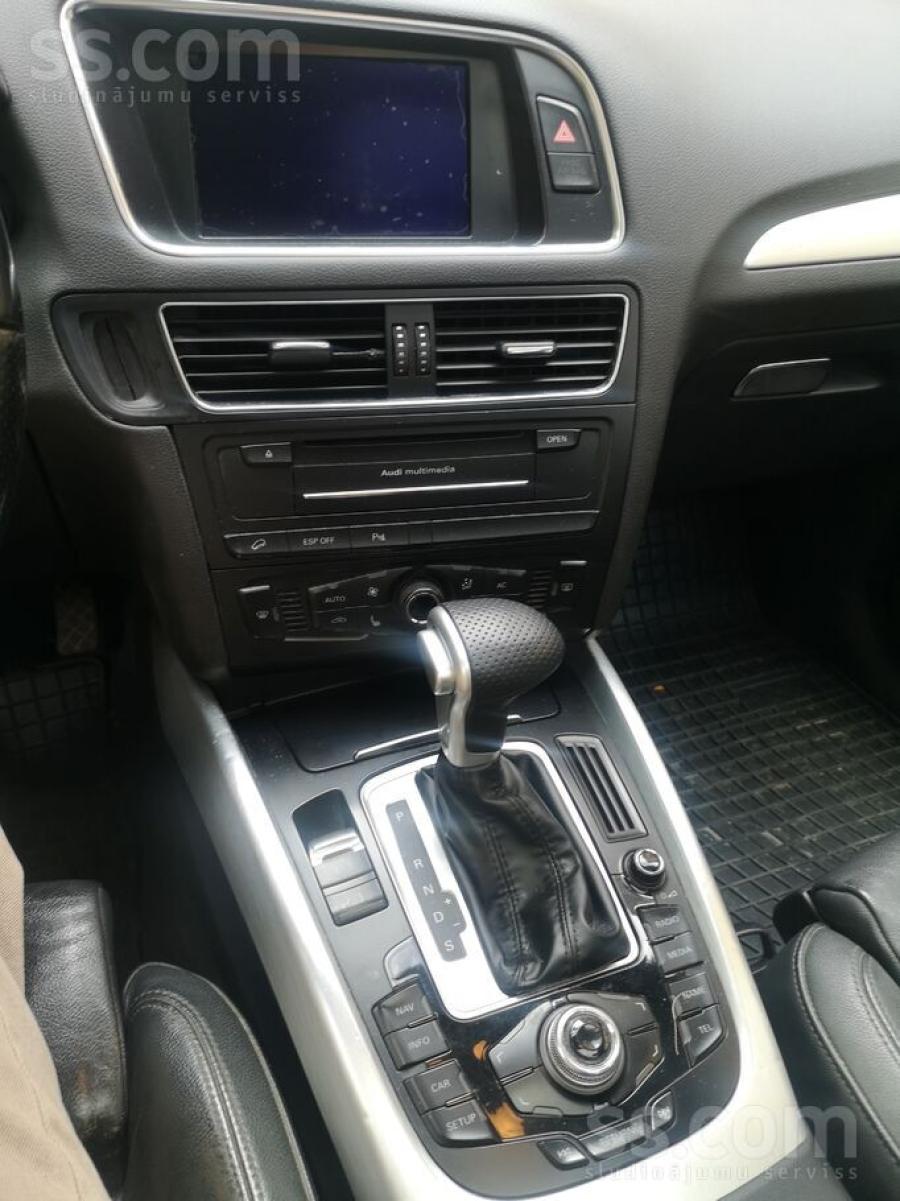 White Audi Q5 2012 in Cesis, with an engine capacity of 2.00 L and mileage of 327 thousand km for 11500 €, photo 6 on AUTOMOTO.COM.LV