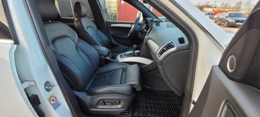 White Audi Q5 2012 in Riga, with an engine capacity of 3.00 L and mileage of 292 thousand km for 11900 €, photo 19 on AUTOMOTO.COM.LV