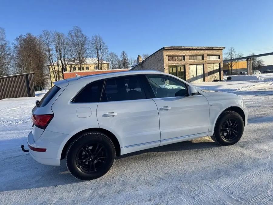White Audi Q5 2012 in Rezekne, with an engine capacity of 2.00 L and mileage of 295 thousand km for 12300 €, photo 6 on AUTOMOTO.COM.LV
