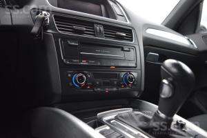 White Audi Q5 2012 in Riga, with an engine capacity of 3.00 L and mileage of 323 thousand km for 8000 €, photo 8 on AUTOMOTO.COM.LV