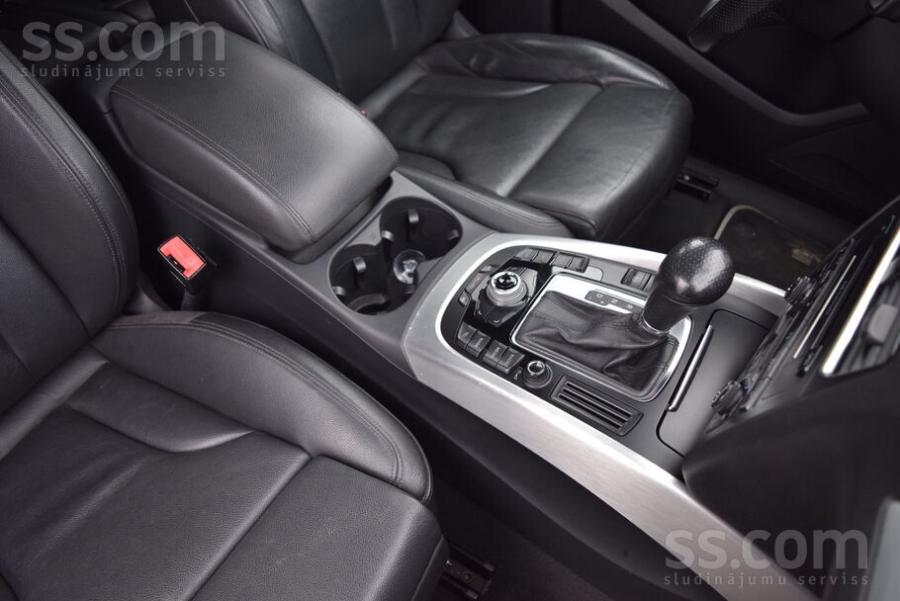 White Audi Q5 2012 in Riga, with an engine capacity of 3.00 L and mileage of 323 thousand km for 8000 €, photo 10 on AUTOMOTO.COM.LV