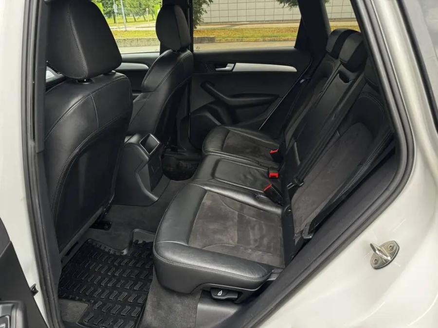 Balts Audi Q5 2012 Rīga, ar dzinēja tilpumu 2.00 L un nobraukumu 329 tūkst. km par 9900 €, foto 12 vietnē AUTOMOTO.COM.LV