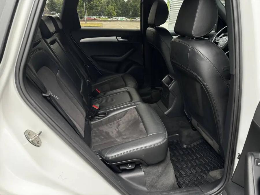 Balts Audi Q5 2012 Rīga, ar dzinēja tilpumu 2.00 L un nobraukumu 329 tūkst. km par 9900 €, foto 13 vietnē AUTOMOTO.COM.LV