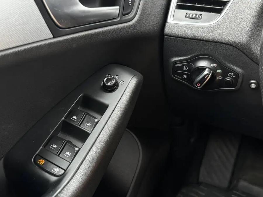 Balts Audi Q5 2012 Rīga, ar dzinēja tilpumu 2.00 L un nobraukumu 329 tūkst. km par 9900 €, foto 22 vietnē AUTOMOTO.COM.LV