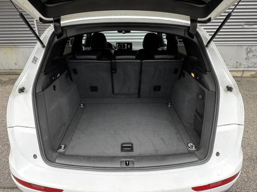 Balts Audi Q5 2012 Rīga, ar dzinēja tilpumu 2.00 L un nobraukumu 329 tūkst. km par 9900 €, foto 25 vietnē AUTOMOTO.COM.LV