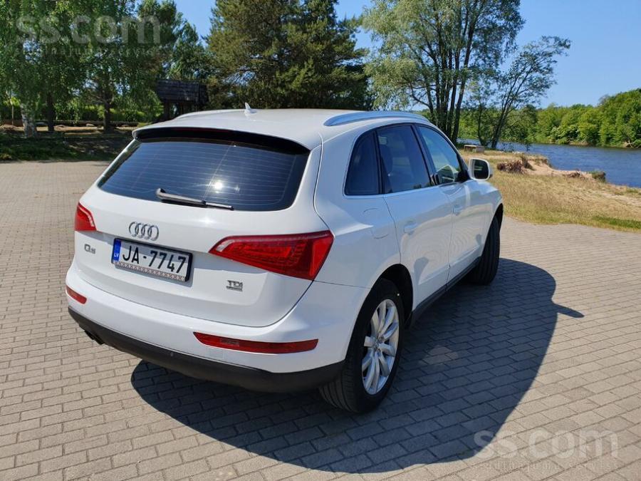 White Audi Q5 2012 in Riga, with an engine capacity of 2.00 L and mileage of 272 thousand km for 10200 €, photo 4 on AUTOMOTO.COM.LV