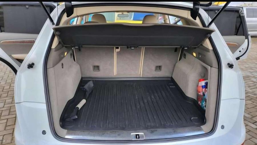 White Audi Q5 2012 in Vilnius, with an engine capacity of 3.20 L and mileage of 165 thousand km for 5700 €, photo 23 on AUTOMOTO.COM.LV