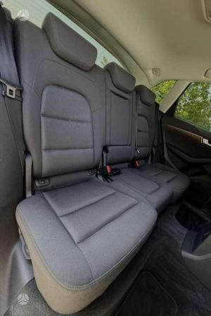 Balts Audi Q5 2012 Šauļi, ar dzinēja tilpumu 1.97 L un nobraukumu 291 tūkst. km par 13400 €, foto 26 vietnē AUTOMOTO.COM.LV
