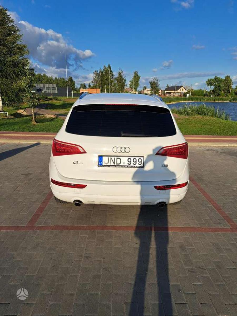 White Audi Q5 2012 in Kaunas, with an engine capacity of 3.00 L and mileage of 296 thousand km for 8800 €, photo 3 on AUTOMOTO.COM.LV