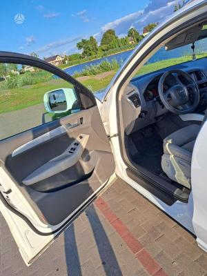 White Audi Q5 2012 in Kaunas, with an engine capacity of 3.00 L and mileage of 296 thousand km for 8800 €, photo 7 on AUTOMOTO.COM.LV