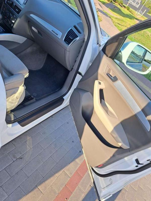 White Audi Q5 2012 in Kaunas, with an engine capacity of 3.00 L and mileage of 296 thousand km for 8800 €, photo 8 on AUTOMOTO.COM.LV