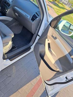 White Audi Q5 2012 in Kaunas, with an engine capacity of 3.00 L and mileage of 296 thousand km for 8800 €, photo 8 on AUTOMOTO.COM.LV