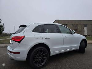 White Audi Q5 2013 in Siauliai, with an engine capacity of 2.00 L and mileage of 260 thousand km for 8300 €, photo 9 on AUTOMOTO.COM.LV