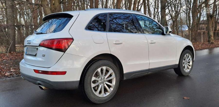 White Audi Q5 2013 in Kaunas, with an engine capacity of 2.97 L and mileage of 300 thousand km for 9599 €, photo 10 on AUTOMOTO.COM.LV