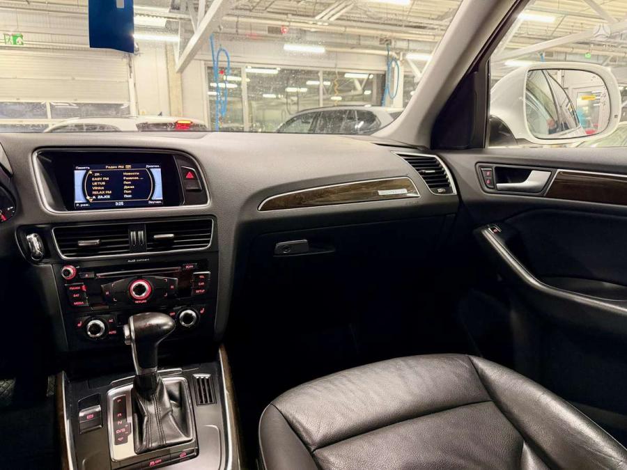 Balts Audi Q5 2013 Viļņa, ar dzinēja tilpumu 1.98 L un nobraukumu 209 tūkst. km par 6700 €, foto 20 vietnē AUTOMOTO.COM.LV