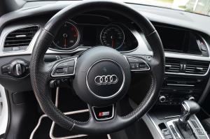White Audi Q5 2013 in Kaunas, with an engine capacity of 2.00 L and mileage of 249 thousand km for 10650 €, photo 12 on AUTOMOTO.COM.LV