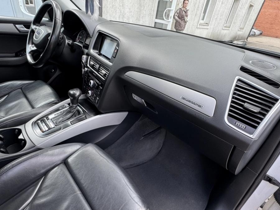White Audi Q5 2013 in Riga, with an engine capacity of 2.00 L and mileage of 267 thousand km for 14000 €, photo 8 on AUTOMOTO.COM.LV