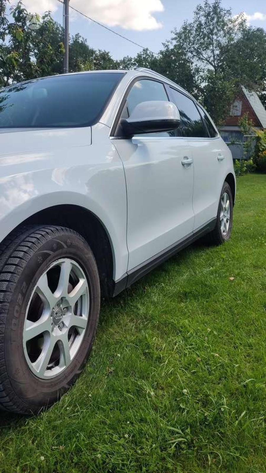 White Audi Q5 2013 in Ukmerge, with an engine capacity of 2.00 L and mileage of 298 thousand km for 11600 €, photo 3 on AUTOMOTO.COM.LV