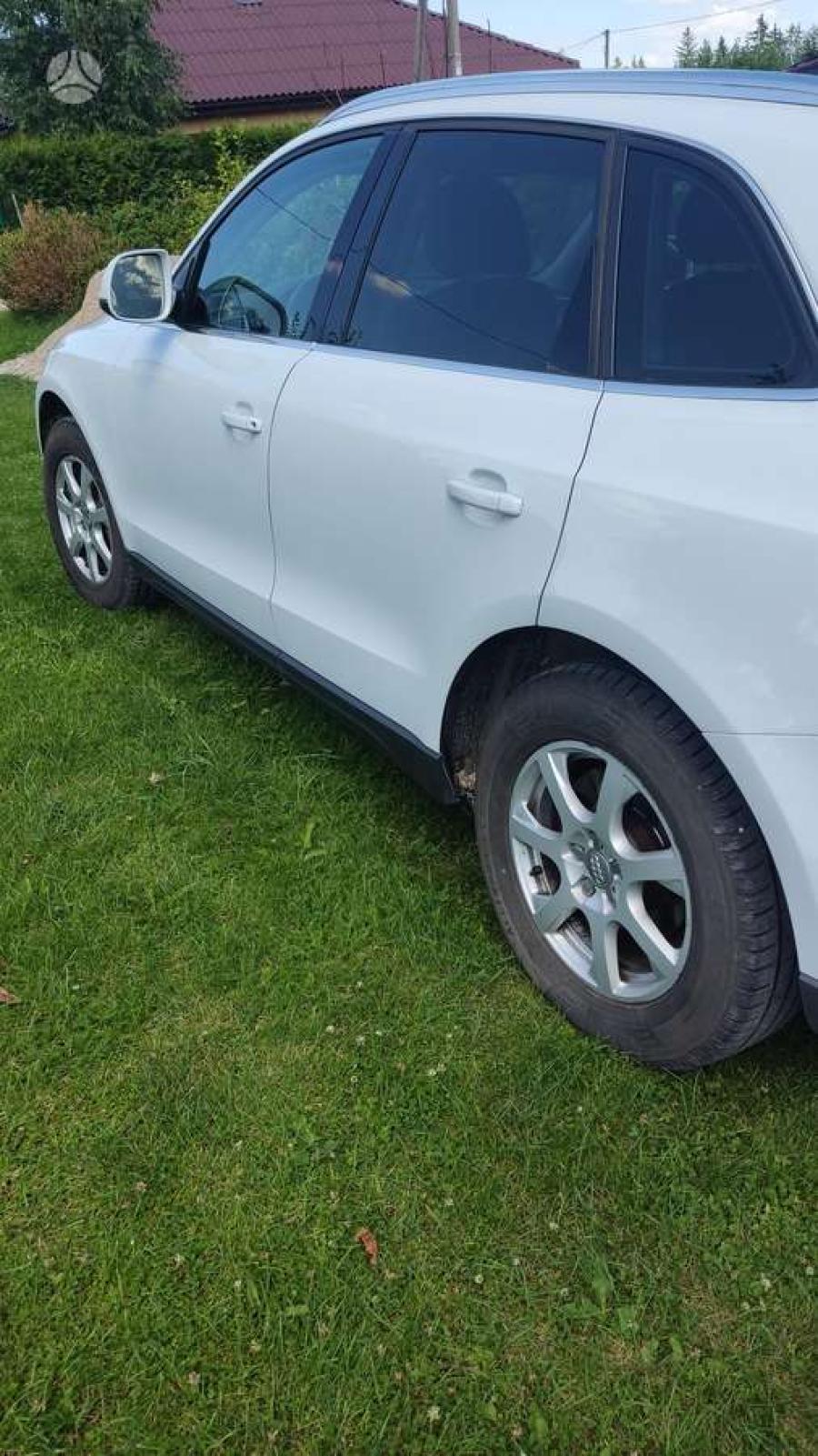 White Audi Q5 2013 in Ukmerge, with an engine capacity of 2.00 L and mileage of 298 thousand km for 11600 €, photo 5 on AUTOMOTO.COM.LV
