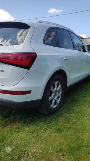 White Audi Q5 2013 in Ukmerge, with an engine capacity of 2.00 L and mileage of 298 thousand km for 11600 €, photo 8 on AUTOMOTO.COM.LV