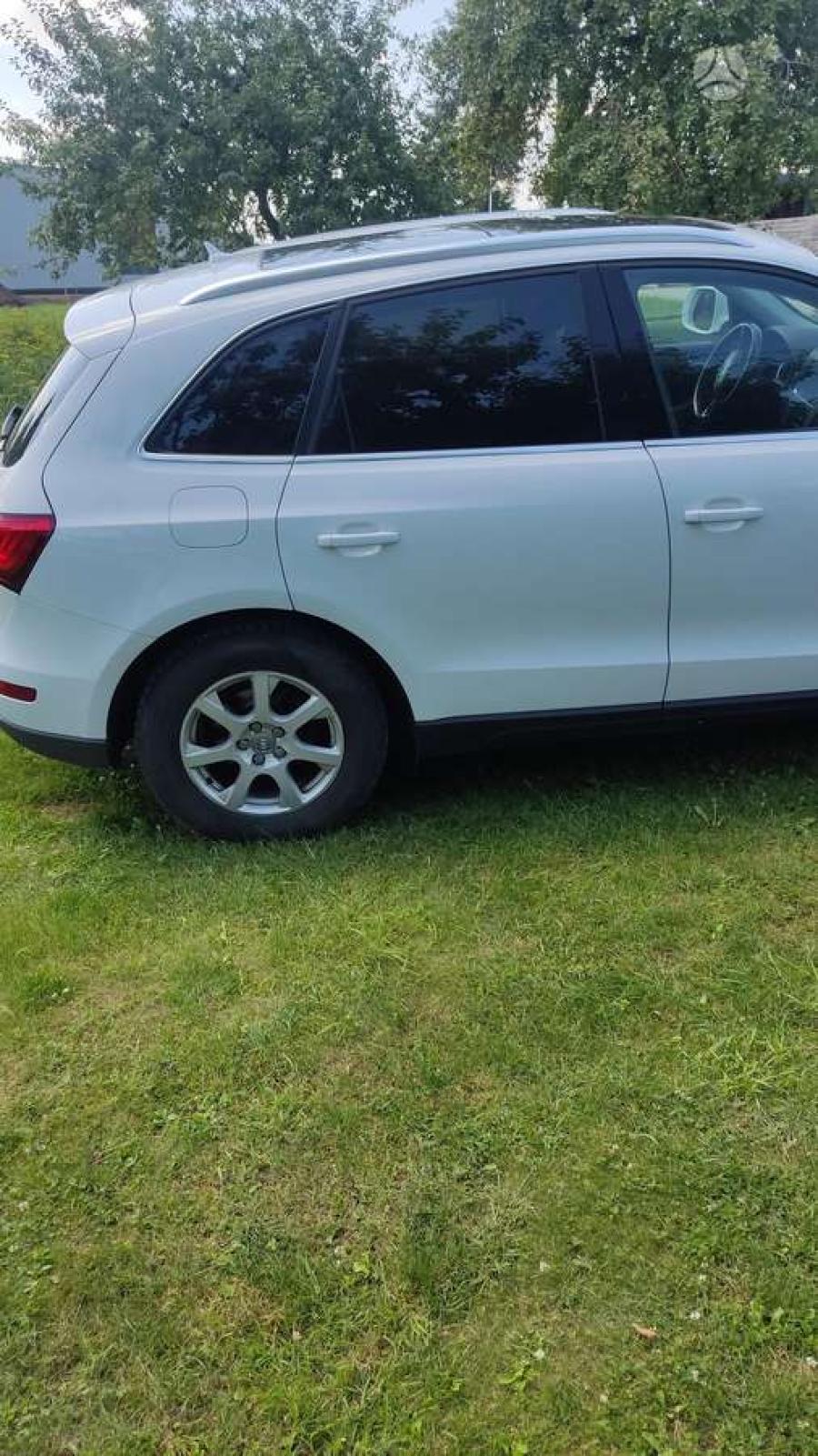 White Audi Q5 2013 in Ukmerge, with an engine capacity of 2.00 L and mileage of 298 thousand km for 11600 €, photo 9 on AUTOMOTO.COM.LV