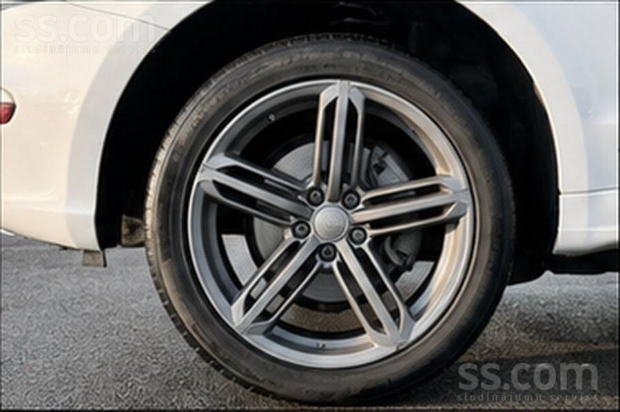 White Audi Q5 2013 in Riga, with an engine capacity of 3.00 L and mileage of 380 thousand km for 10700 €, photo 10 on AUTOMOTO.COM.LV