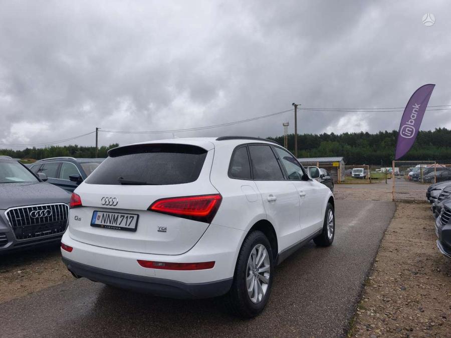 White Audi Q5 2013 in Vilnius, with an engine capacity of 2.00 L and mileage of 215 thousand km for 9350 €, photo 5 on AUTOMOTO.COM.LV