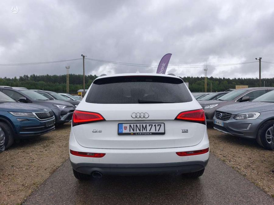White Audi Q5 2013 in Vilnius, with an engine capacity of 2.00 L and mileage of 215 thousand km for 9350 €, photo 6 on AUTOMOTO.COM.LV