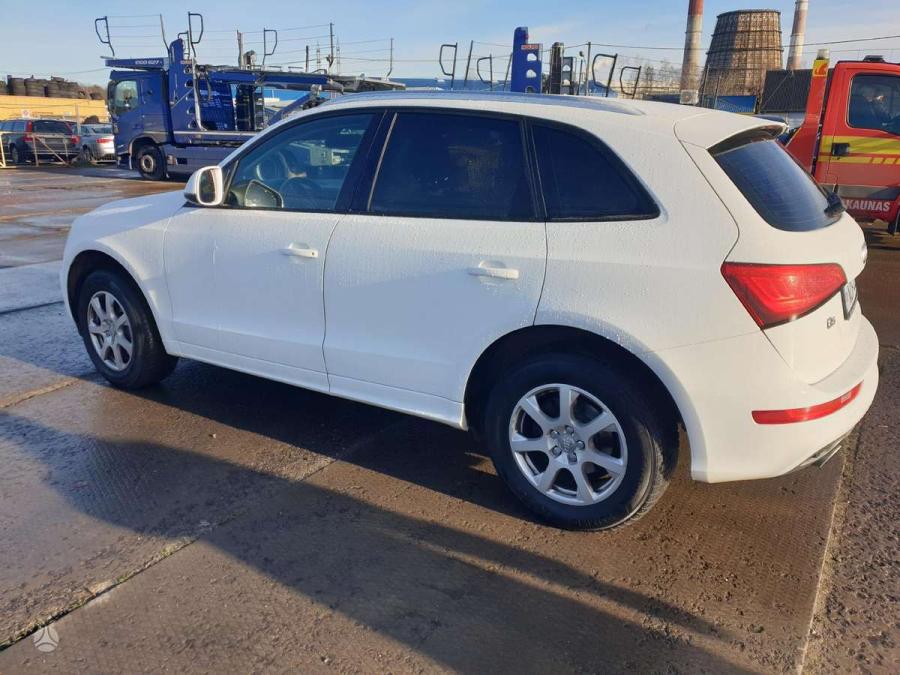 White Audi Q5 2014 in Kaunas, with an engine capacity of 2.00 L and mileage of 360 thousand km for 9555 €, photo 4 on AUTOMOTO.COM.LV