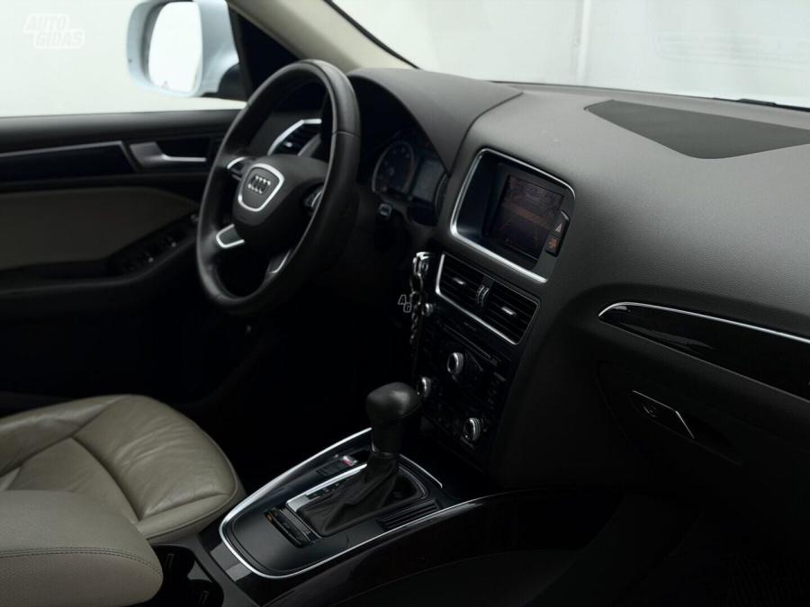 White Audi Q5 2014 in Avizieniai, with an engine capacity of 2.00 L and mileage of 139 thousand km for 7990 €, photo 16 on AUTOMOTO.COM.LV