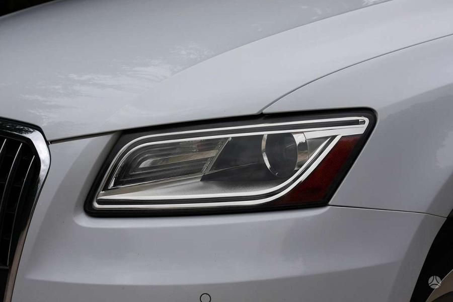 White Audi Q5 2014 in Kretinga, with an engine capacity of 2.97 L and mileage of 313 thousand km for 12999 €, photo 6 on AUTOMOTO.COM.LV