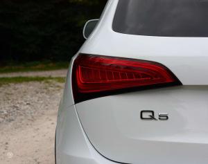 White Audi Q5 2014 in Kretinga, with an engine capacity of 2.97 L and mileage of 313 thousand km for 12999 €, photo 16 on AUTOMOTO.COM.LV