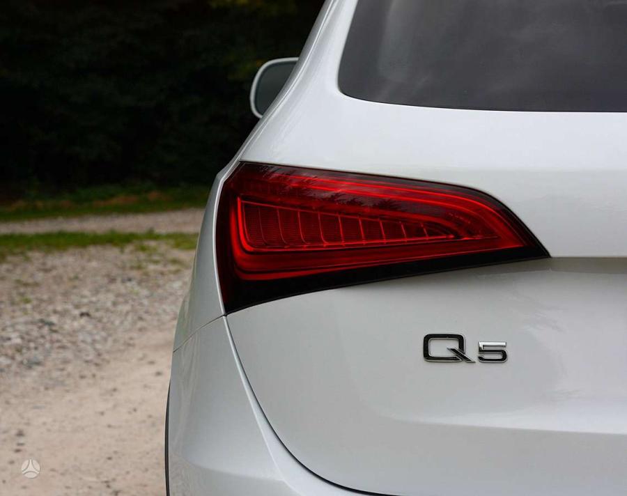 White Audi Q5 2014 in Kretinga, with an engine capacity of 2.97 L and mileage of 313 thousand km for 12999 €, photo 16 on AUTOMOTO.COM.LV