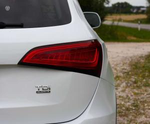 White Audi Q5 2014 in Kretinga, with an engine capacity of 2.97 L and mileage of 313 thousand km for 12999 €, photo 18 on AUTOMOTO.COM.LV