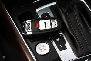 White Audi Q5 2014 in Kretinga, with an engine capacity of 2.97 L and mileage of 313 thousand km for 12999 €, photo 40 on AUTOMOTO.COM.LV