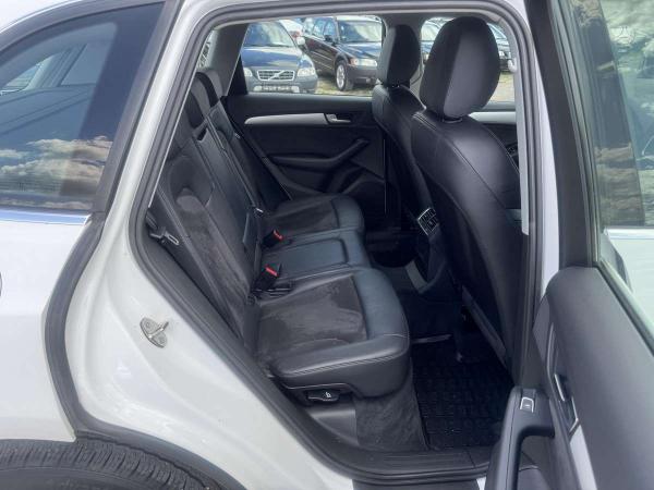 White Audi Q5 2014 in Vilnius, with an engine capacity of 2.00 L and mileage of 222 thousand km for 13350 €, photo 7 on AUTOMOTO.COM.LV