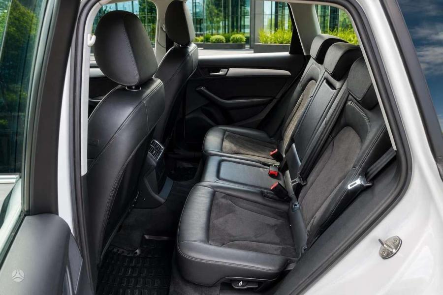 White Audi Q5 2014 in Vilnius, with an engine capacity of 2.00 L and mileage of 222 thousand km for 13350 €, photo 7 on AUTOMOTO.COM.LV
