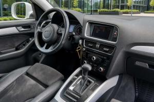 White Audi Q5 2014 in Vilnius, with an engine capacity of 2.00 L and mileage of 222 thousand km for 13350 €, photo 10 on AUTOMOTO.COM.LV