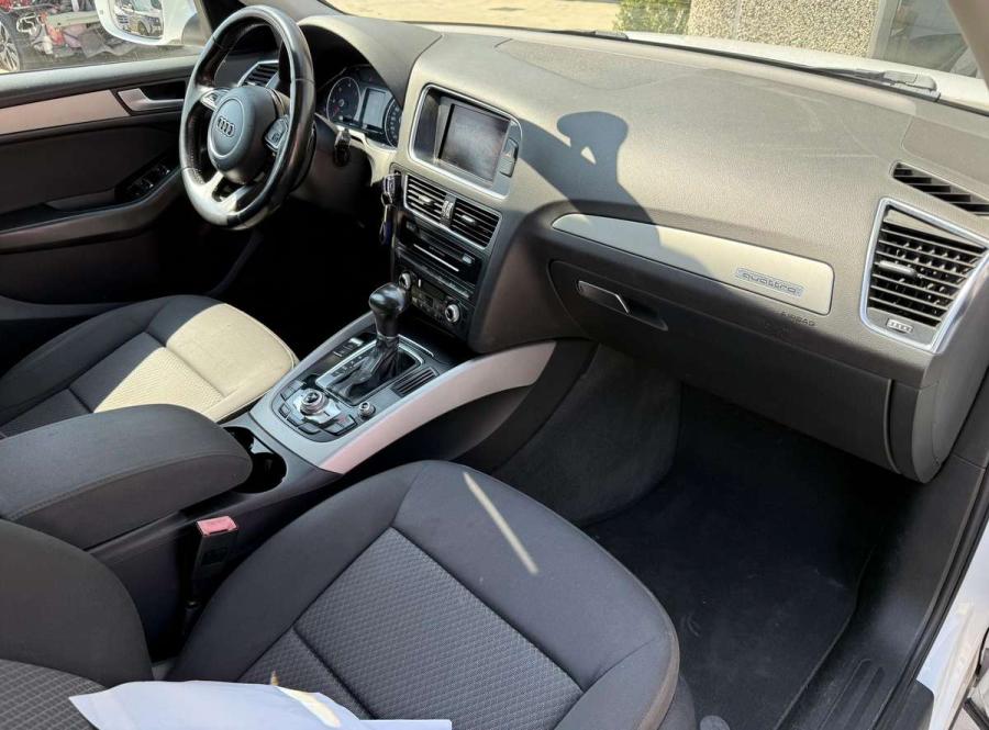 Balts Audi Q5 2014 Šauļi, ar dzinēja tilpumu 1.97 L un nobraukumu 300 tūkst. km par 9200 €, foto 8 vietnē AUTOMOTO.COM.LV