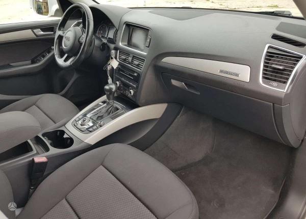 Audi Q5 2014 in Siauliai on AUTOMOTO.COM.LV White Audi Q5 2014 in Siauliai, with an engine capacity of 1.97 L and mileage of 300 thousand km for 9700 β¬, photo 10 on AUTOMOTO.COM.LV