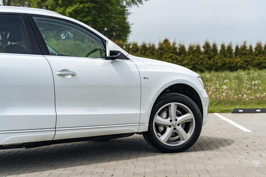 White Audi Q5 2015 in Klaipeda, with an engine capacity of 2.00 L and mileage of 156 thousand km for 12989 €, photo 18 on AUTOMOTO.COM.LV