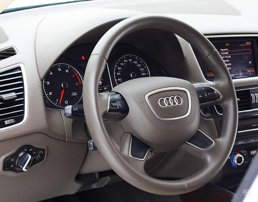 White Audi Q5 2015 in Kretinga, with an engine capacity of 1.98 L and mileage of 215 thousand km for 12999 €, photo 21 on AUTOMOTO.COM.LV
