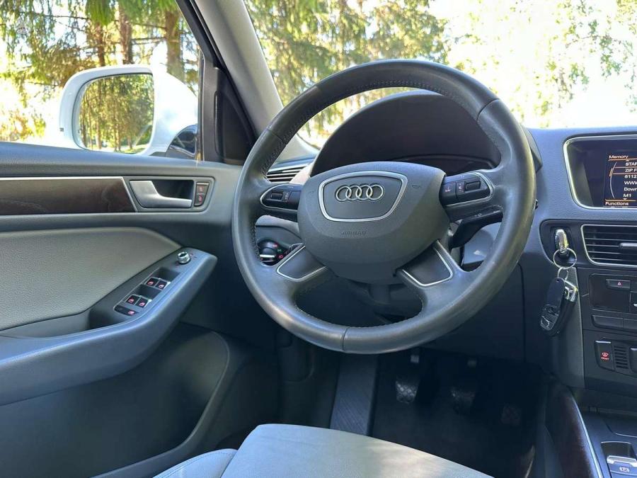 Balts Audi Q5 2015 Viļņa, ar dzinēja tilpumu 1.97 L un nobraukumu 178 tūkst. km par 14750 €, foto 20 vietnē AUTOMOTO.COM.LV