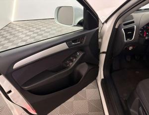 White Audi Q5 2015 in Marijampole, with an engine capacity of 1.97 L and mileage of 239 thousand km for 13650 €, photo 24 on AUTOMOTO.COM.LV