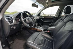 White Audi Q5 2015 in Klaipeda, with an engine capacity of 2.00 L and mileage of 156 thousand km for 10700 €, photo 21 on AUTOMOTO.COM.LV