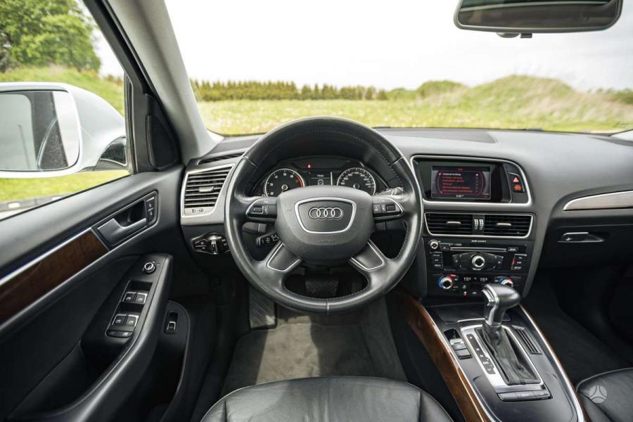 White Audi Q5 2015 in Klaipeda, with an engine capacity of 2.00 L and mileage of 156 thousand km for 10700 €, photo 30 on AUTOMOTO.COM.LV